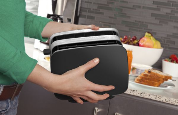 Space saving Crisp toaster features two expandable toasting slots ...