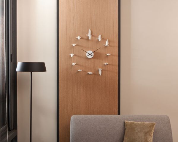 Swallow X Clock: An enticing sculptural clock with purity as its ...