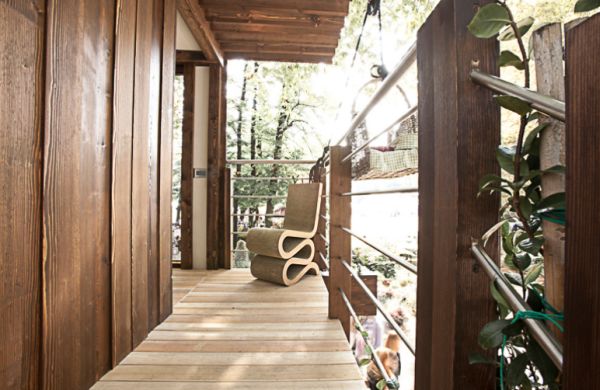 Tree House: A naturalistic architectural space with advanced features ...