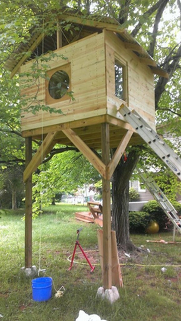 Redditor MrBuildIt has built a $300 DIY treehouse for his family - Home ...