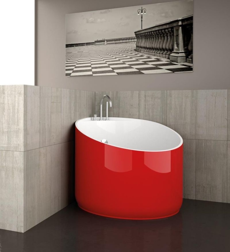 Mini bathtub is Well-Suited for sSmall Bath Spaces