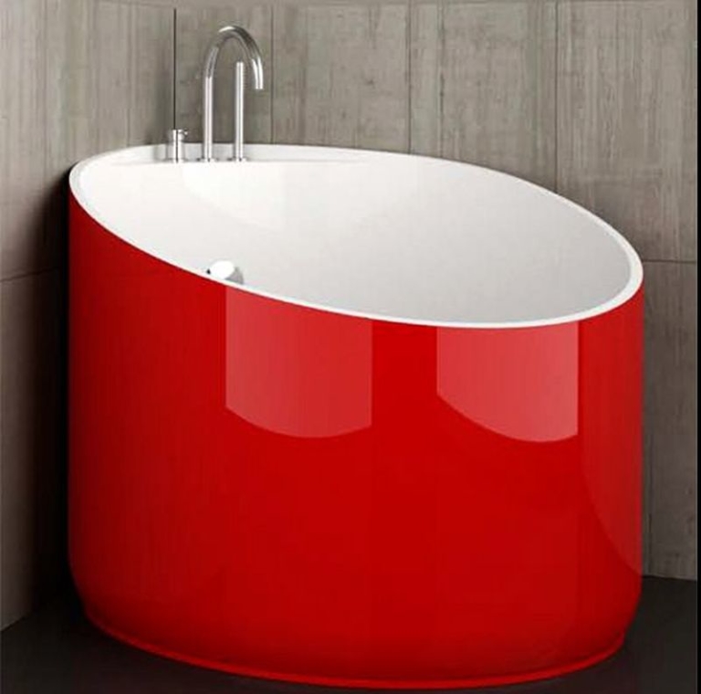 Mini bathtub is Well-Suited for sSmall Bath Spaces