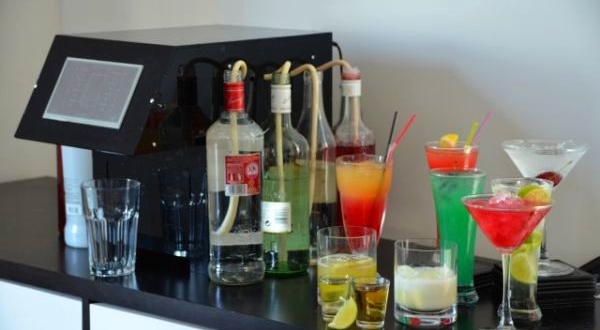 Boozebot: Cocktail-making robot makes over 4,500 drink recipes - HomeCrux