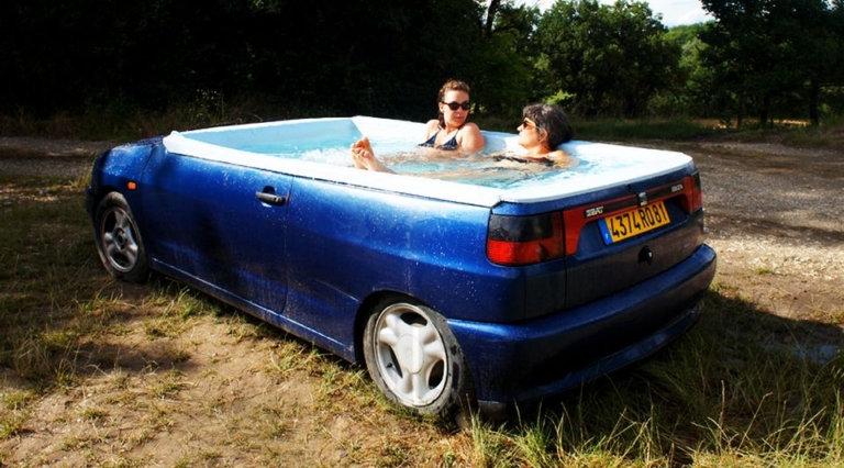Old SEAT Lbiza Sedan Transformed into Outdoor Jacuzzi for Fun