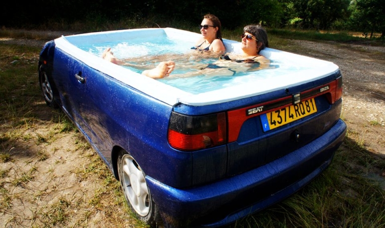 Old SEAT Lbiza Sedan Transformed into Outdoor Jacuzzi for Fun