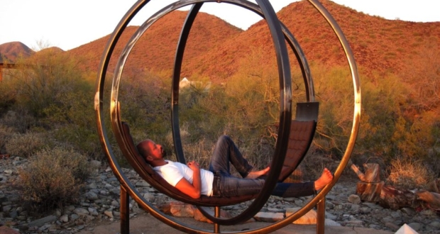 Etazin Rotating Lounge Chair Offers Scenic View of Surroundings