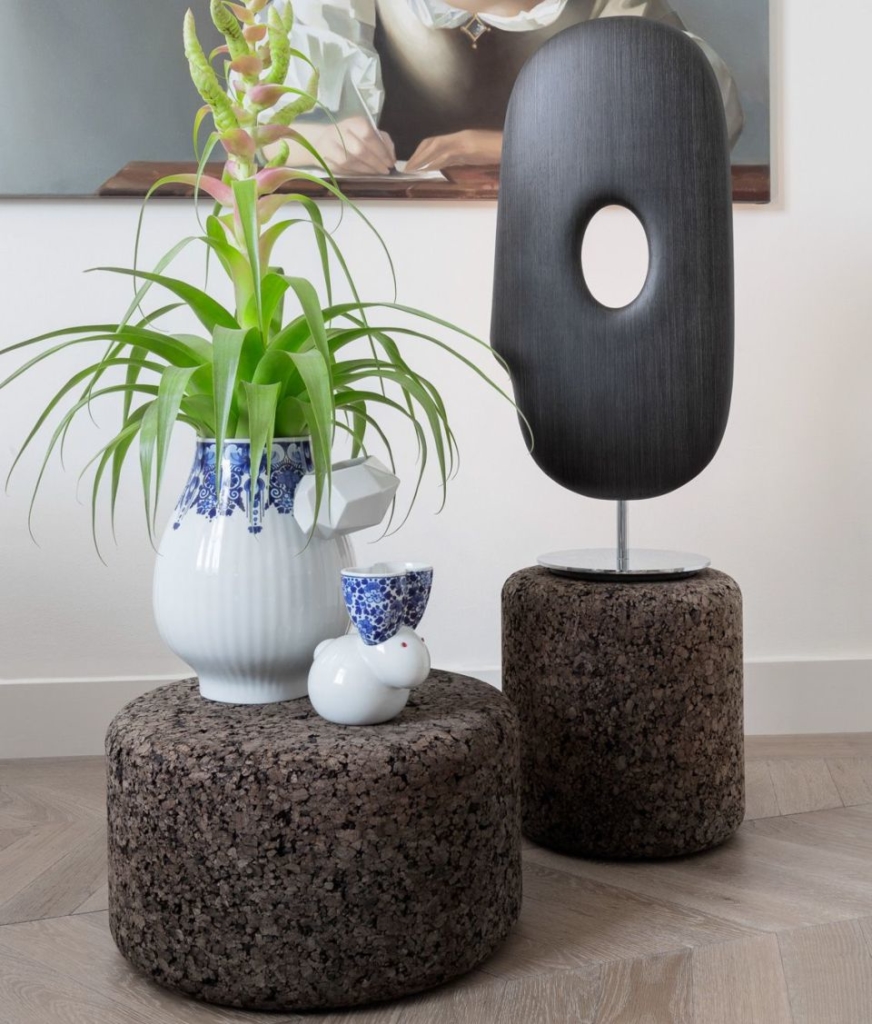 Mask Table Lamp creates illusion of a masqueraded face - Homecrux