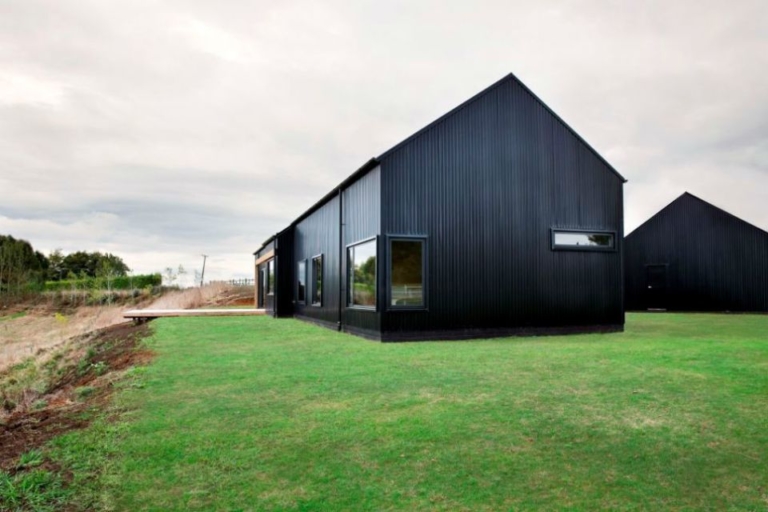 Contemporary Black Barn in Waikato wins National Architecture Award ...