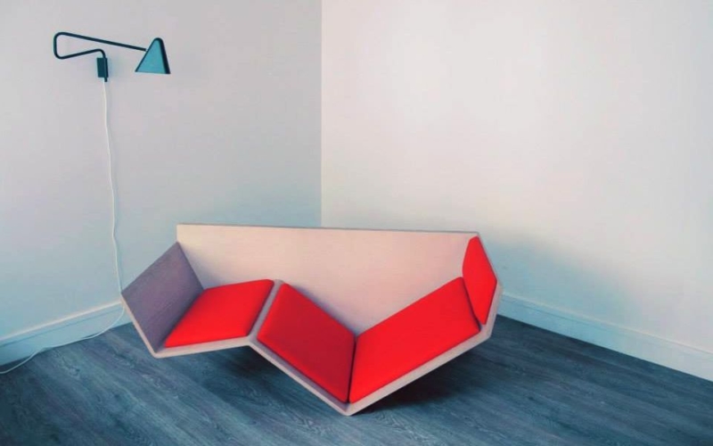 Chaise Renversée Workstation Becomes a Lounger on Overturning