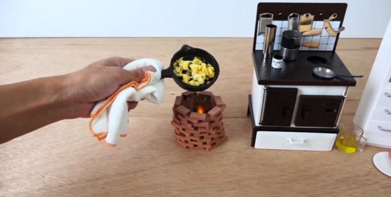 Dollhouse-Sized Tiny Kitchen Set Cooks Real Food
