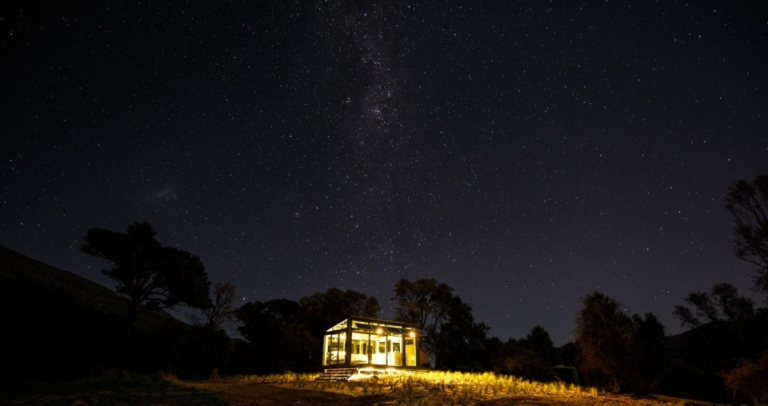 PurePods glass residence offers 360-degree views of dramatic landscape ...