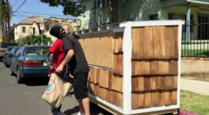 Elvis Summers builds a tiny house for homeless woman sleeping on blocks
