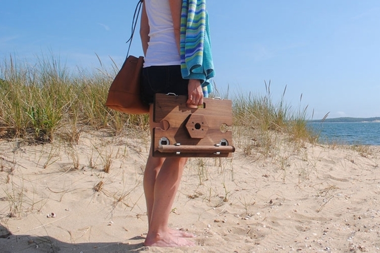 SandStand is a perfect seaside date table to enjoy drinks