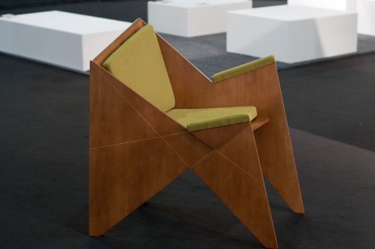 Reader’s Armchair Designed for Bookworms with Peculiar Sitting Posture