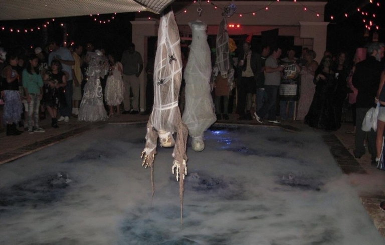 20 Halloween Pool Party Decoration Ideas