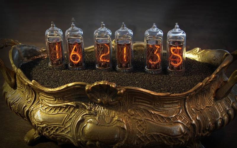 Growing Time: Steampunk table clock brings back Victorian Era