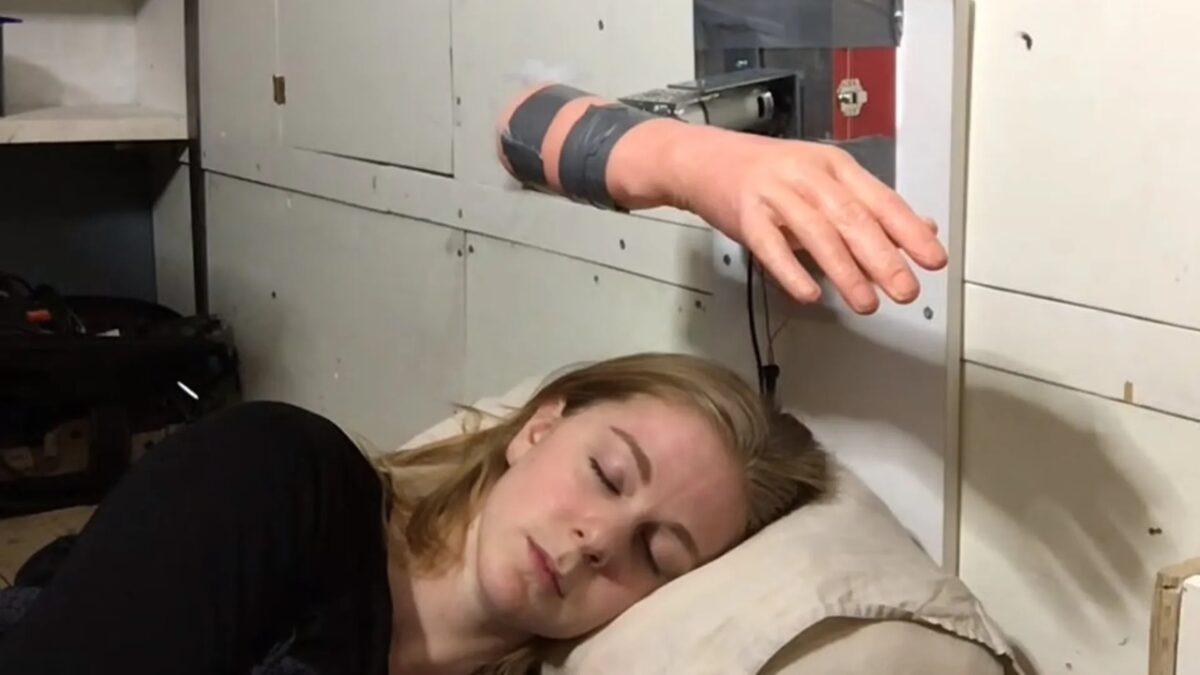 Wake-up Machine: Face-Slapping Alarm Clock for Lazy People