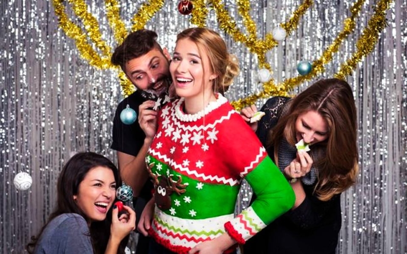 This edible Christmas jumper puts all your desserts to shame - HomeCrux