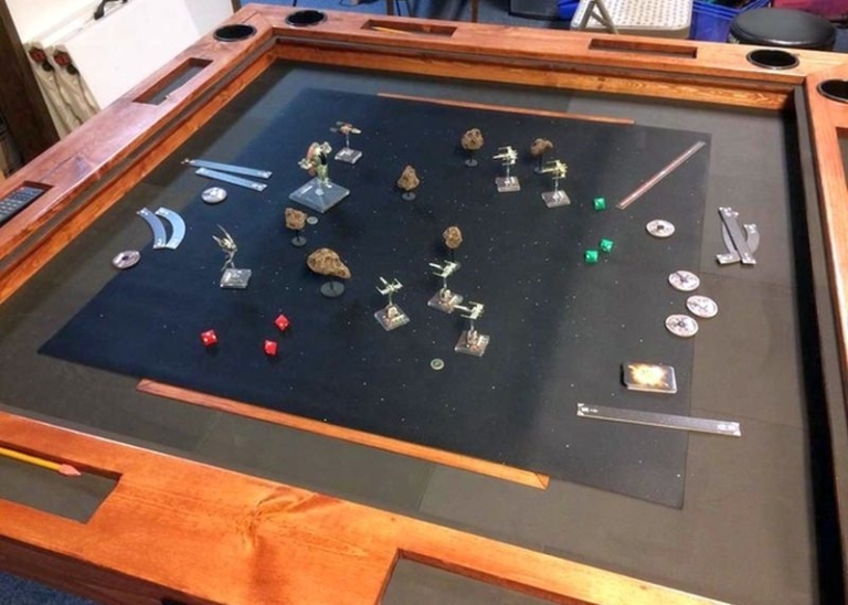 DIY gaming table conceals 40-inch HDTV to display Roll20 sessions ...