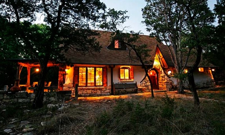 6 Clay Houses Demonstrating Conversion of Soil into Sustainable Habitats