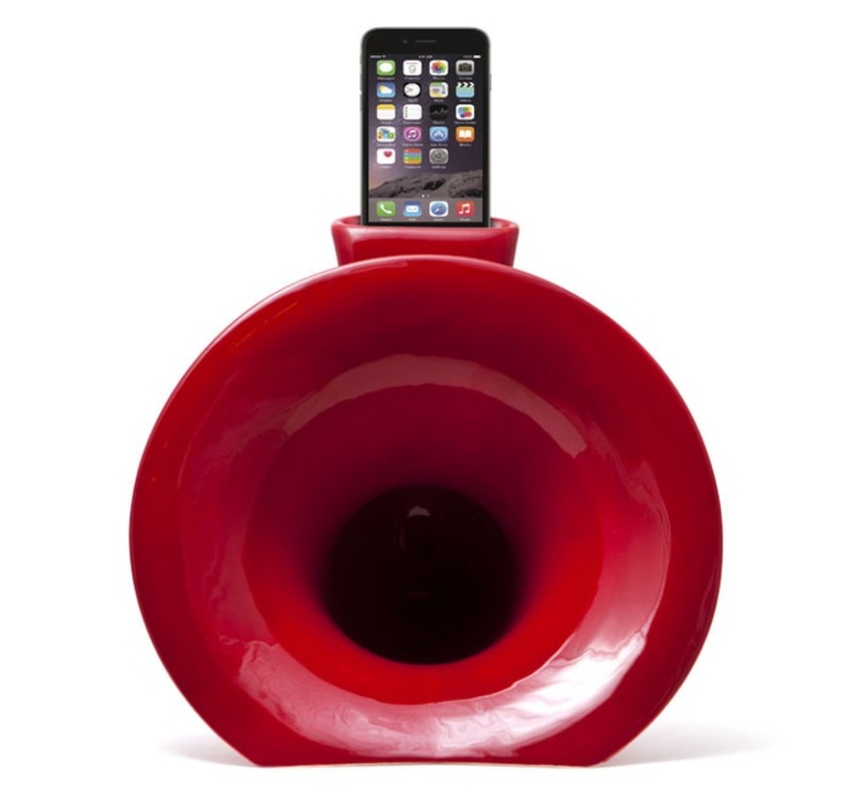 Saxophone amplifier enhances iPhone’s sound without electricity - Homecrux