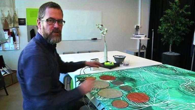 Smart Textiles’ musical tablecloth turns dinner into music concert ...