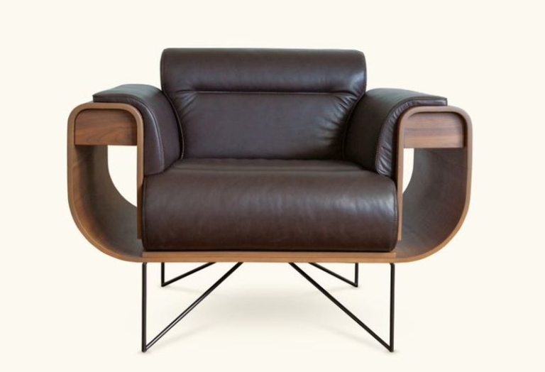 El Purista Smoker’s Armchair Holds Cigar and Whiskey Glasses
