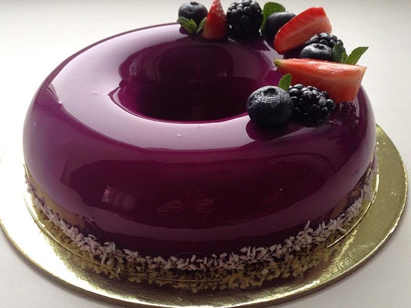 Aesthetically Pleasing Marble Mirror Cakes are too Good to Eat