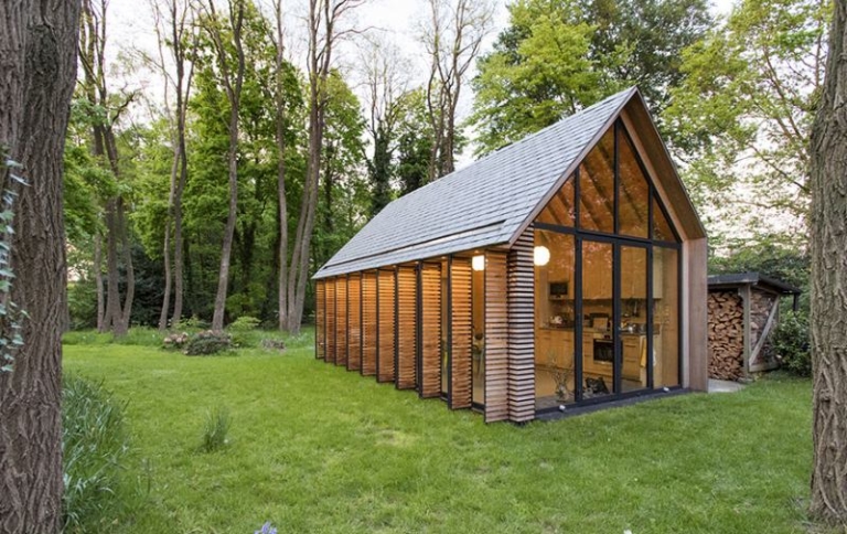 The façade of this recreation house comes with movable window shutters