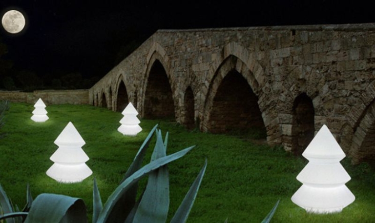 Tree-shaped Alba lamp creates beauty out of light and shadow