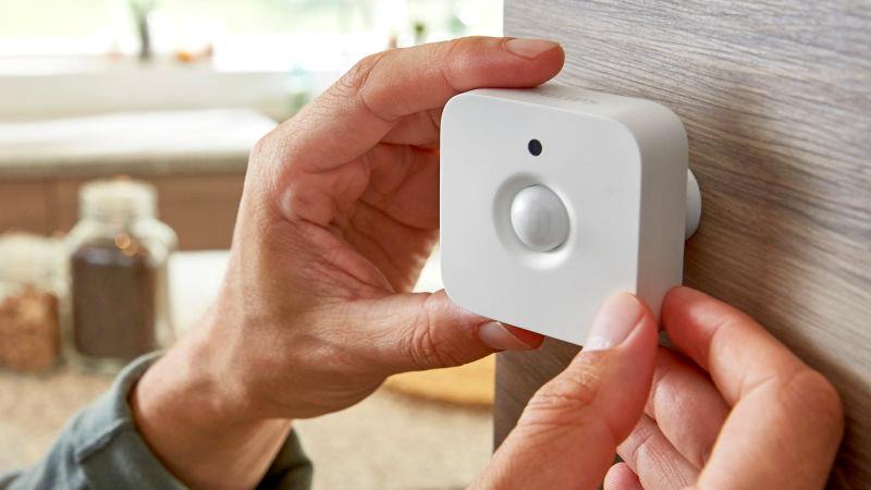 Philips Hue Motion Sensor Turns On Lights Autonomously