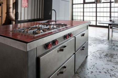 Metal kitchen ‘Minà’ brings industrial touch to your cooking space