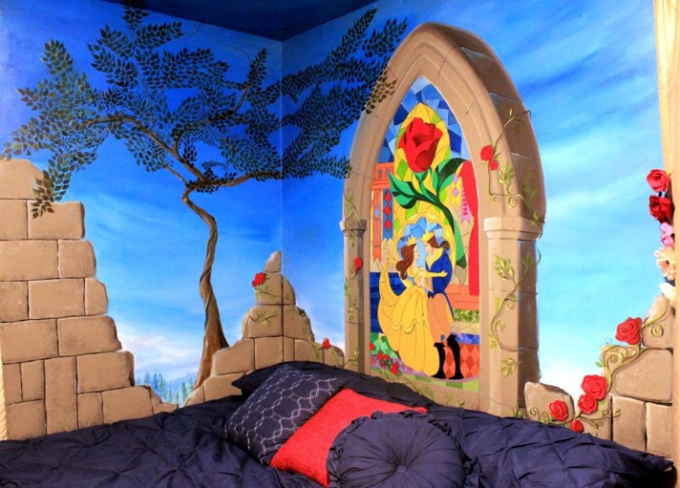 Mom Paints Tangled Wall Mural for Her Daughter’s Bedroom