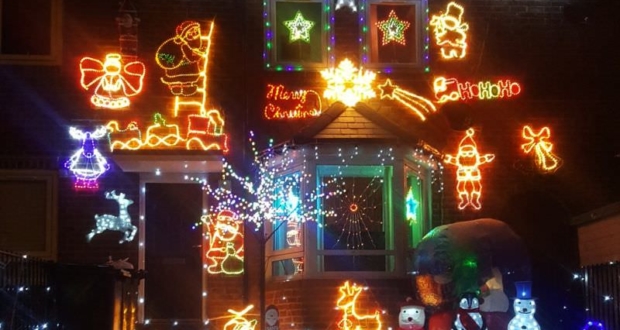 Mountford family's mesmerizing Christmastide lighting display