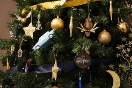 This Harry Potter-themed Christmas tree is magical for potterheads