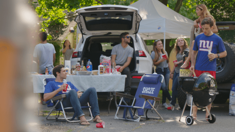 Shaze lounge chair has built-in speakers and removable battery