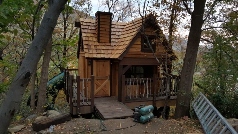 This DIY built mini treehouse in Western US features a slide for kids
