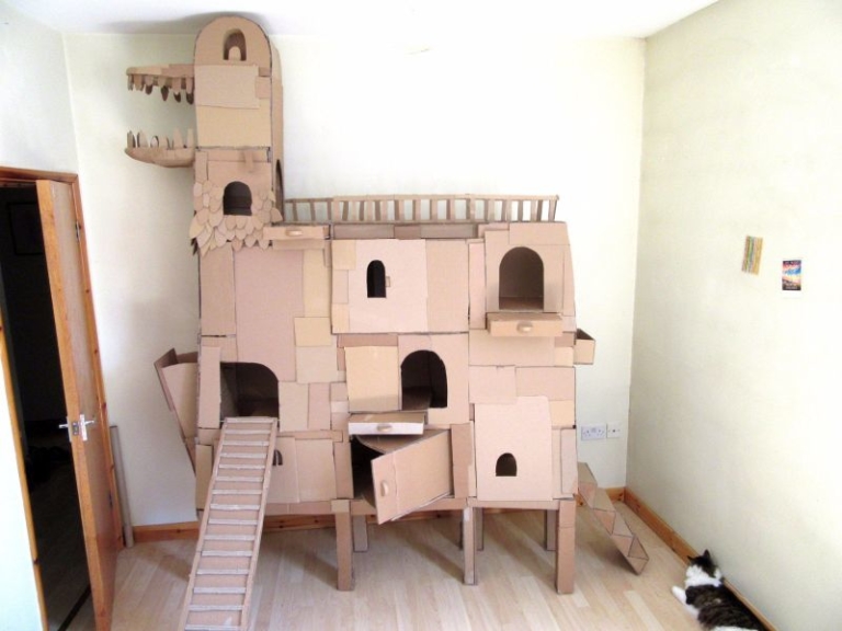 This Kitty Lover Built Spacious Diy Cathouse From Cardboard
