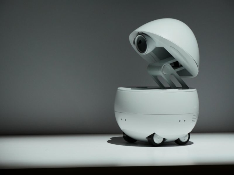 CES 2017: Panasonic’s egg-shaped home robot has built-in projector