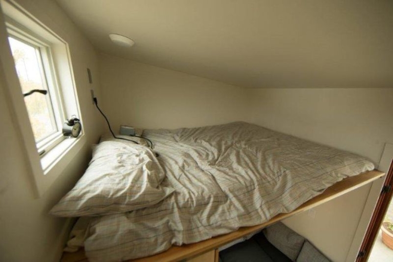 Wedge off-grid tiny-house-on-wheels leaves no traces behind