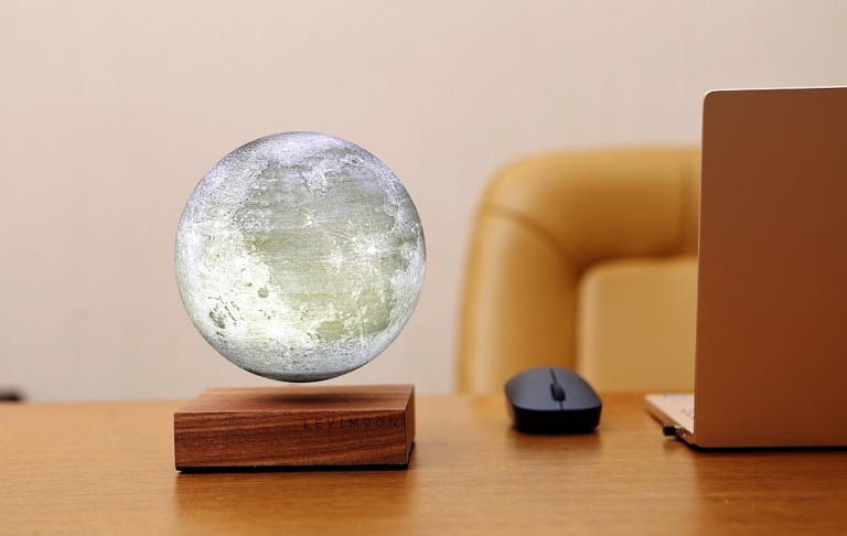 20+ Levitating Gadgets That'll Blow Your Mind With Their Antics