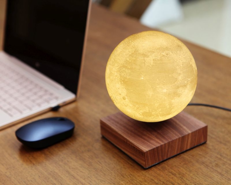 20+ Levitating Gadgets That'll Blow Your Mind With Their Antics