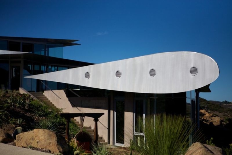 In Malibu stands a stunning home build from scraped Boeing 747
