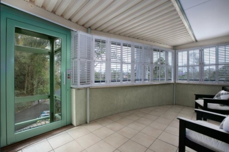 A quirky treehouse by the Brisbane River has built-in lift