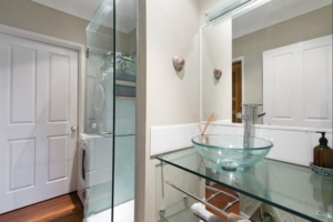 A quirky treehouse by the Brisbane River has built-in lift