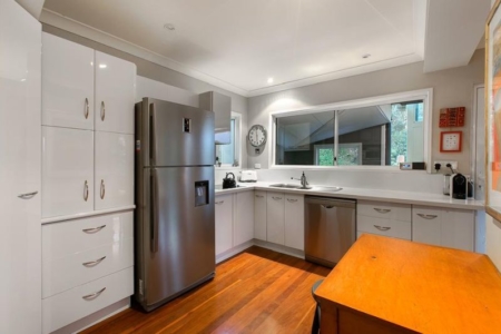 A quirky treehouse by the Brisbane River has built-in lift