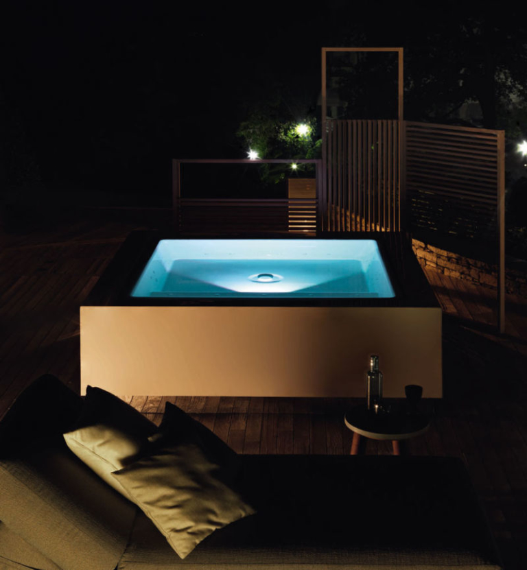 Quadrat mini pool is a Jacuzzi in disguise
