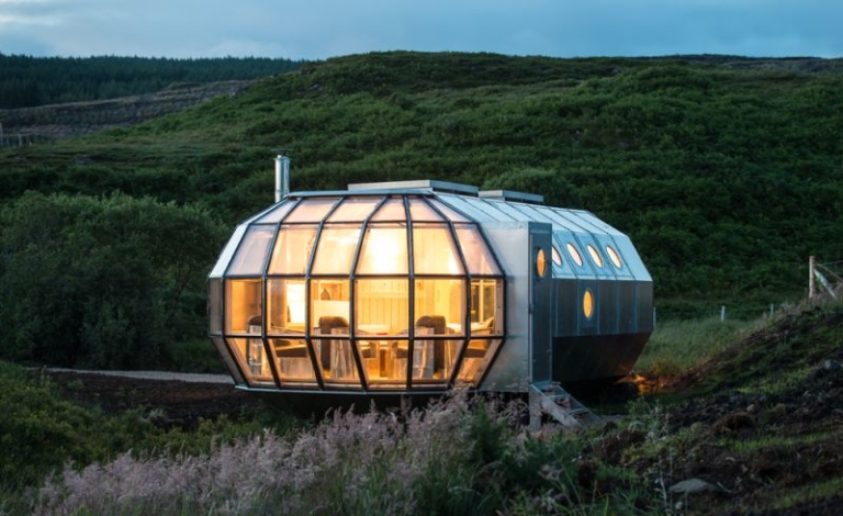 Airship: A spacecraft-themed movable home by Roderick James Architects