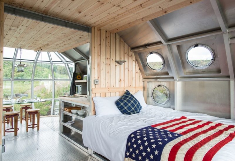 Airship: A spacecraft-themed movable home by Roderick James Architects