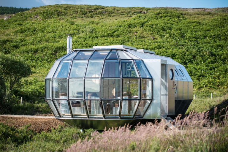 Airship: A spacecraft-themed movable home by Roderick James Architects